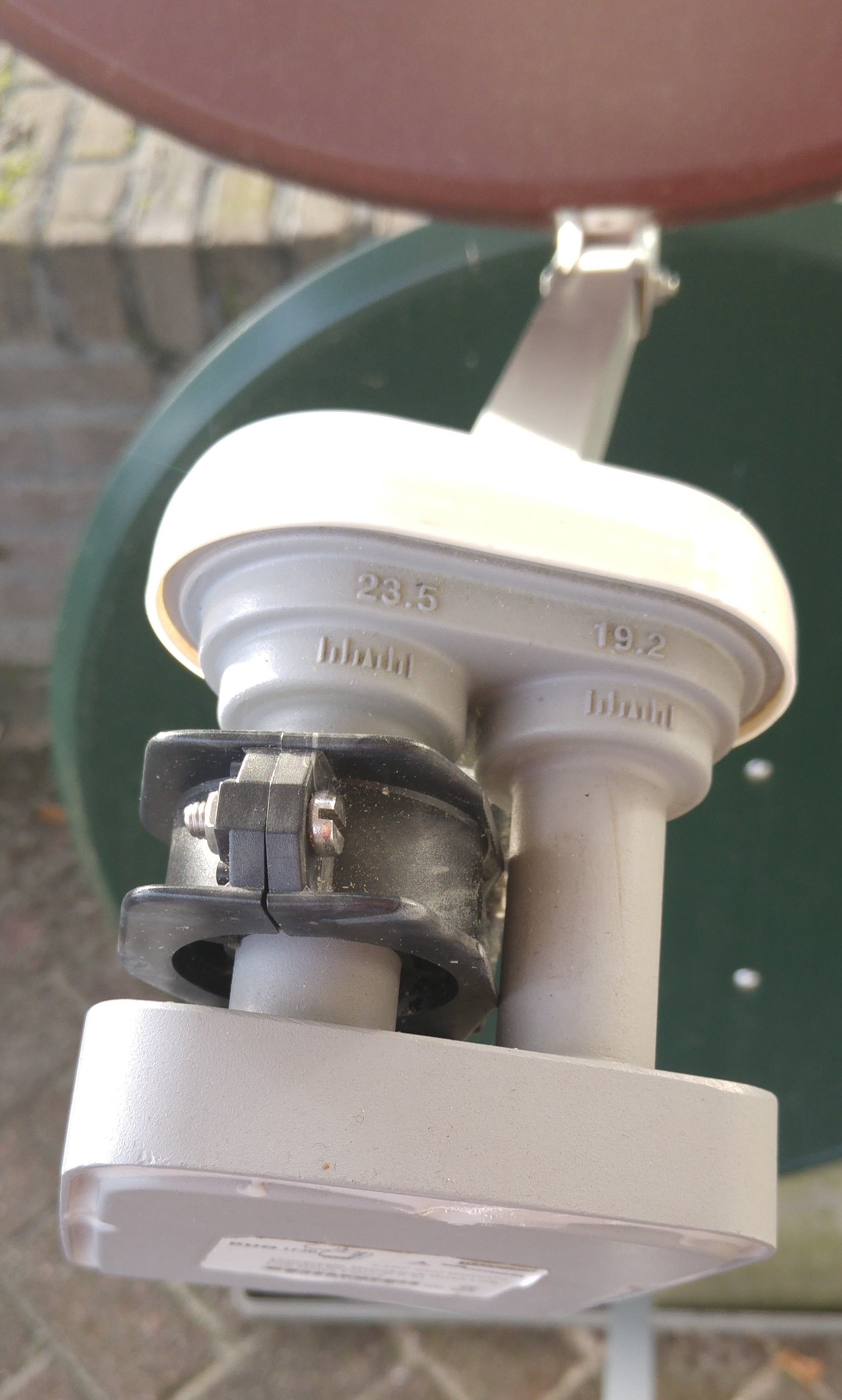 Monteren LNB - Arob antennebouw